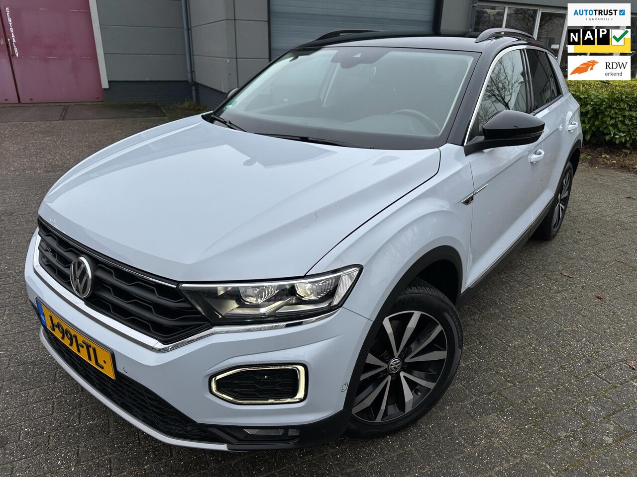 Volkswagen T-Roc 1.5 TSI Sport R-LINE FULL-LED ACC NAVI CARPLAY NEW ...