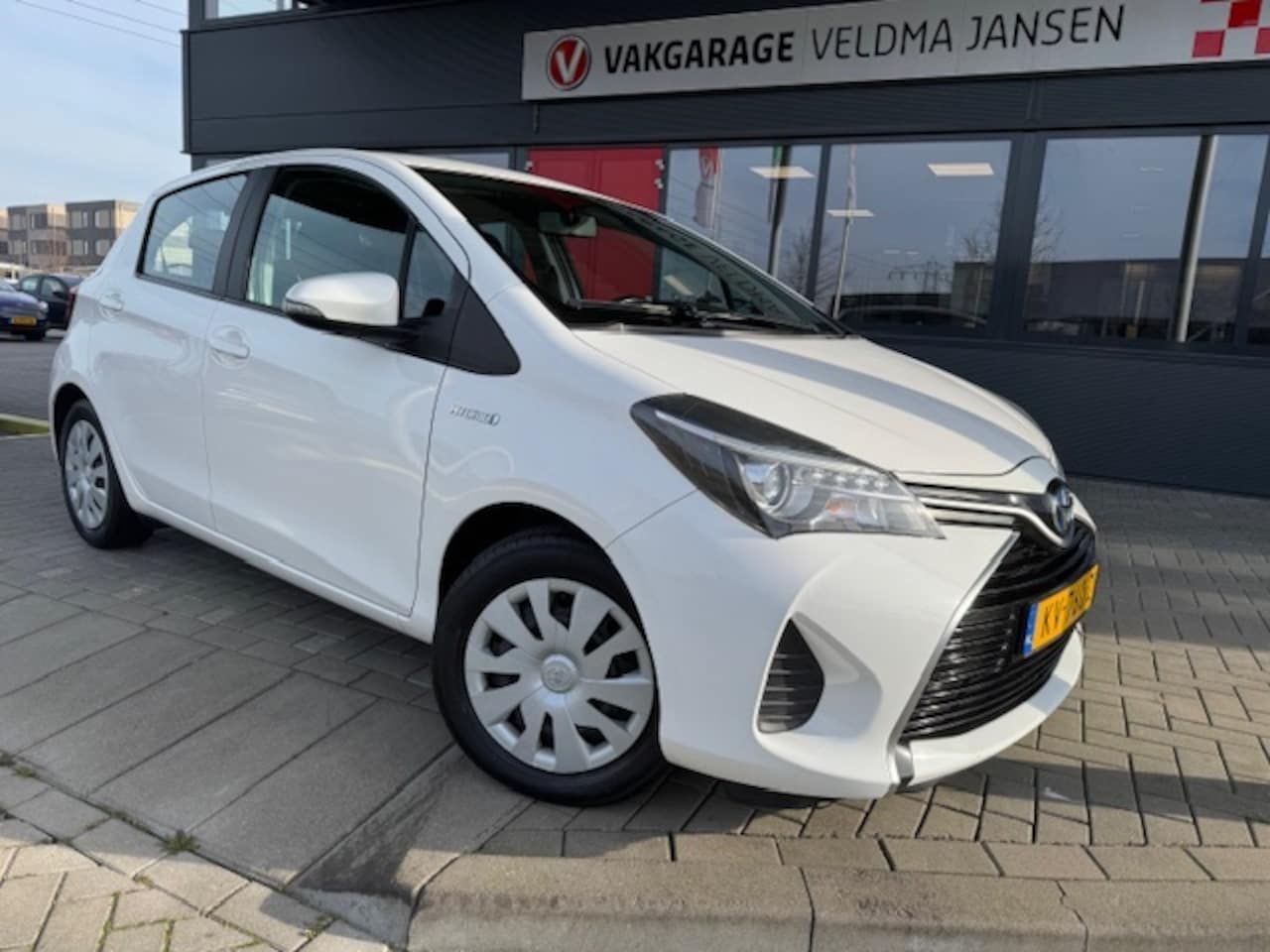 Toyota Yaris 1.5 HYBRID ASPIRATION 5-DRS. (GEM. 30, 3 KM PER LTR ...