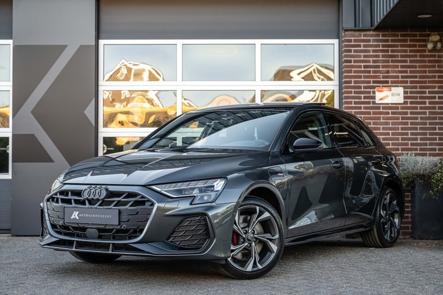 Audi A3 Sportback 45TFSI e S-Line | Panorama | ACC | Camera | Black ...