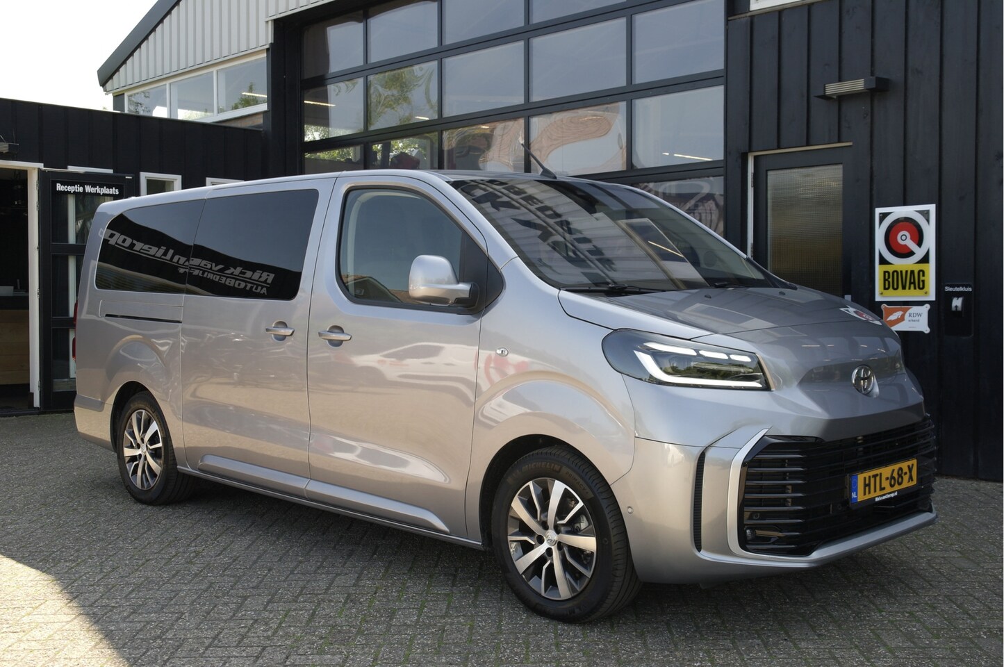 Toyota ProAce Electric Shuttle Long L3 Extra Range Executive 75 kWh | 8 ...