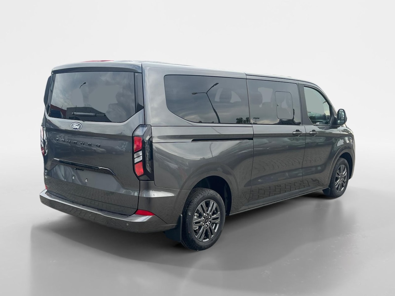 Ford Transit Custom Tourneo 340 L2 Titanium 2.5 PHEV 233 pk | 9 ...
