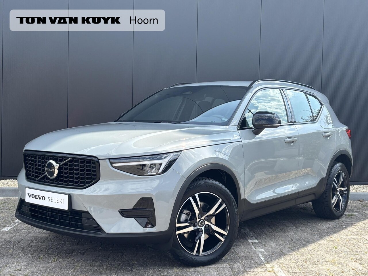 Volvo XC40 2.0 B4 Plus Dark / harman Kardon / elek. stoelen / Stoel verwarming / 2024 Benzine ...