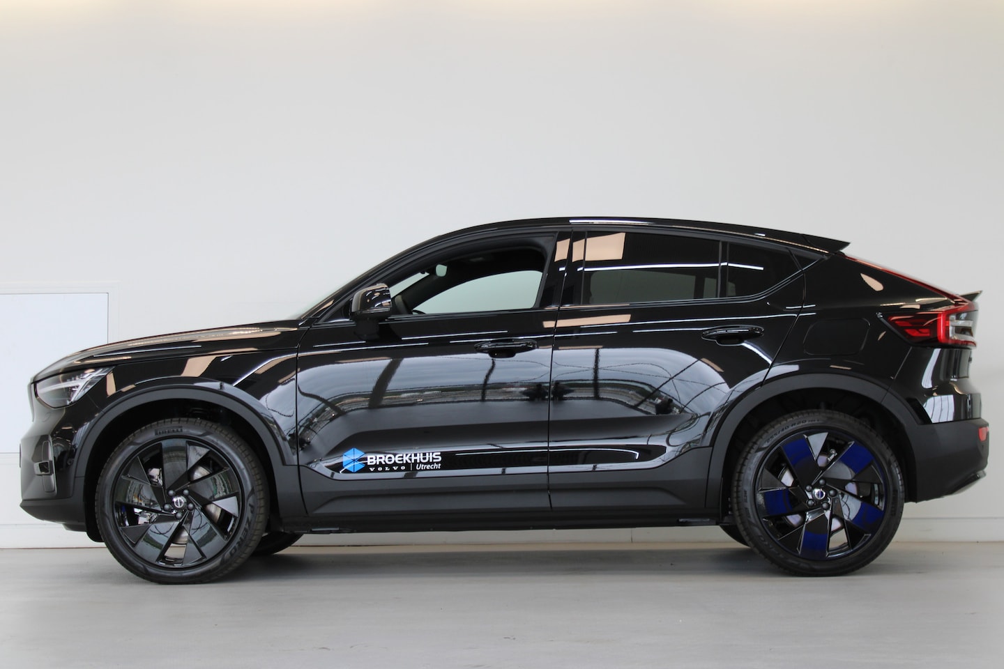 Volvo EC40 Ext Range 252PK Plus Black Edition 82kWh | Pixel LED | 360º ...