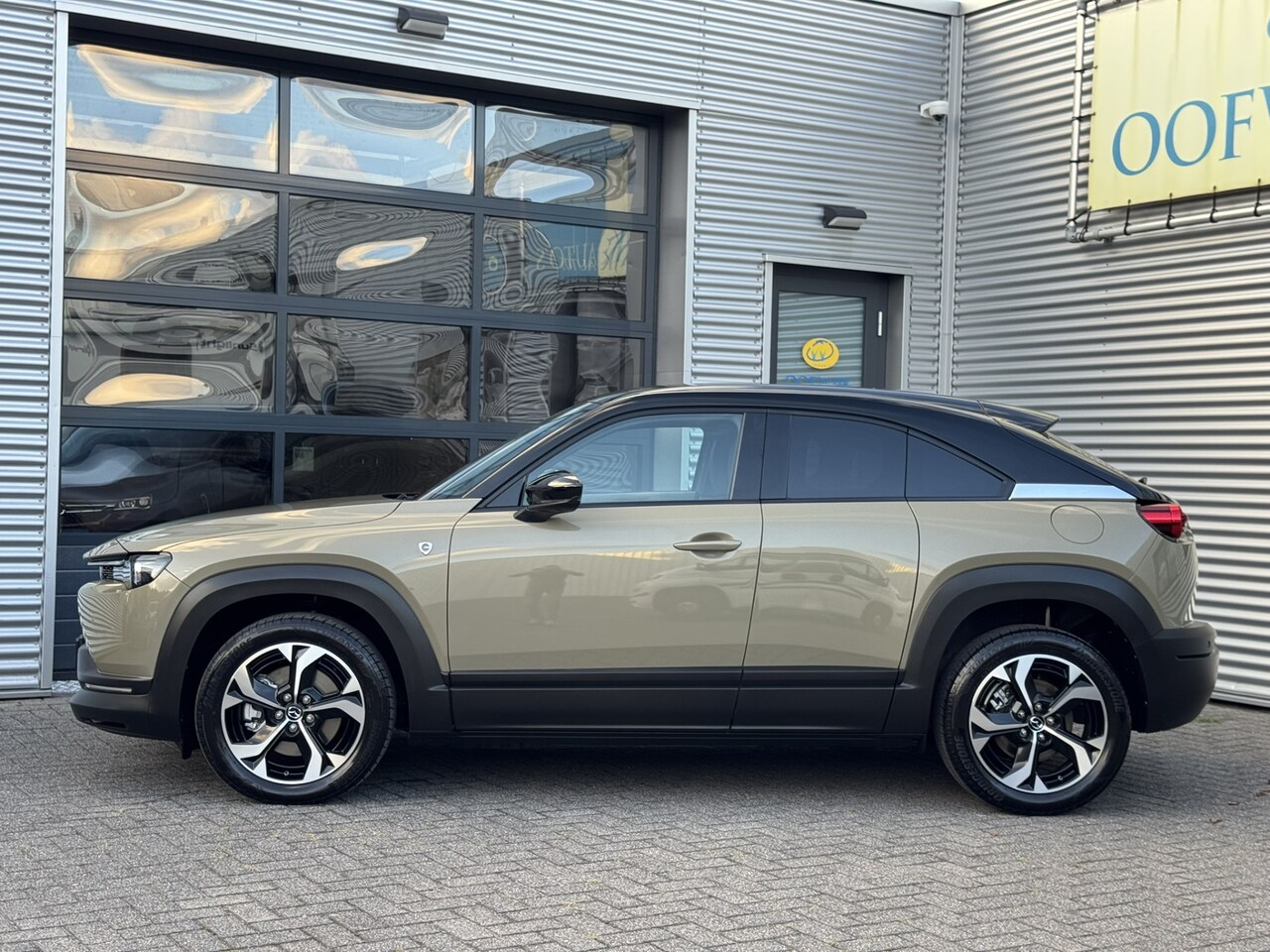 Mazda MX-30 e-SkyActiv R-EV 170 Makoto Clima Navi 360 Camera Led 2024 Hybride - Occasion te koop ...