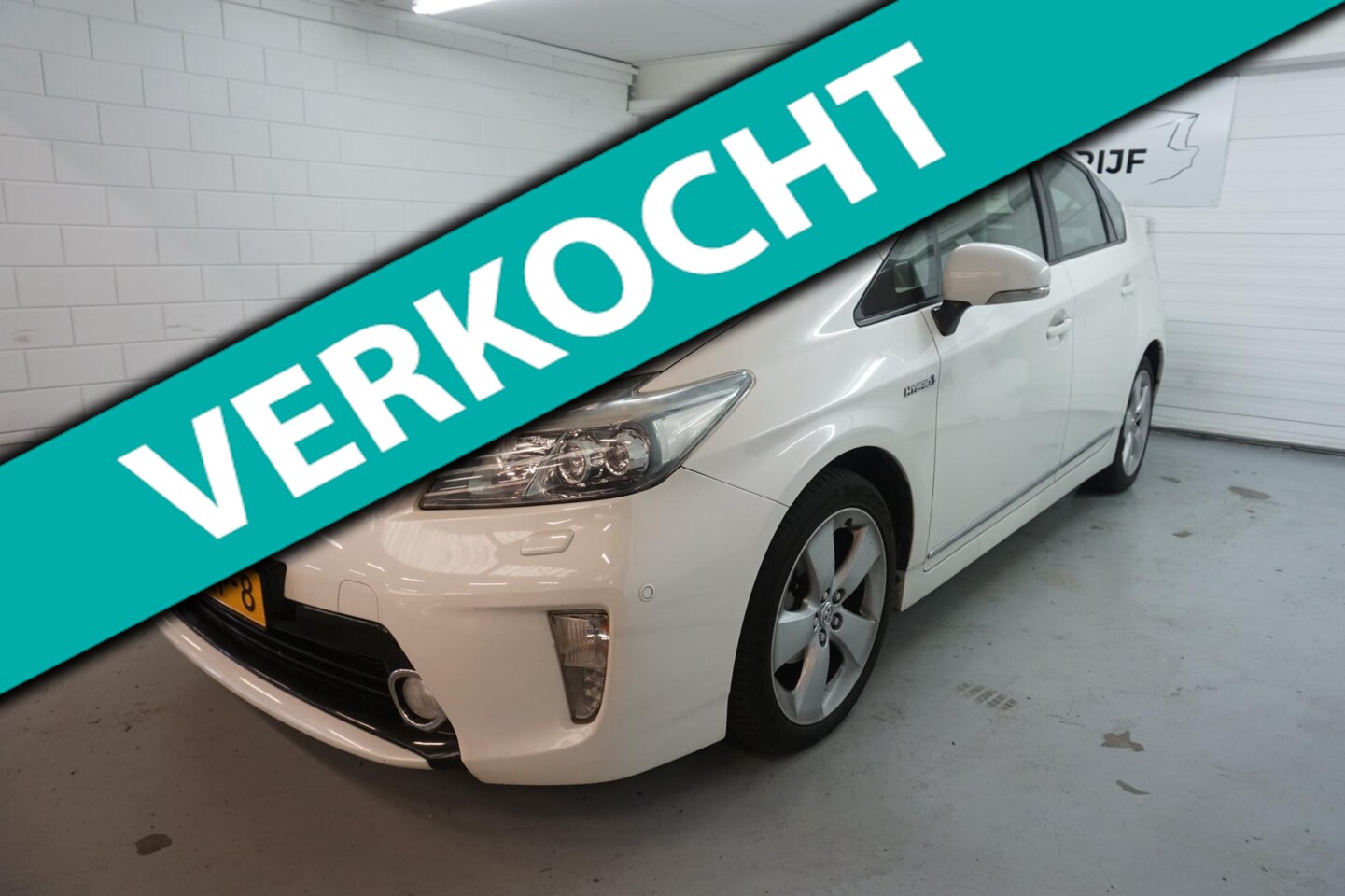 Toyota Prius 1.8 Executive Business / SOLAR DAK /JBL/ PANO / NAVI / NAP ...