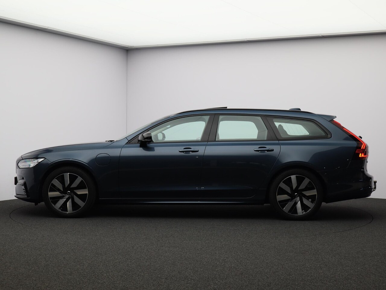 Volvo V90 2.0 T8 Plug-in hybrid AWD Ultra Dark Trekhaak / Leder ...
