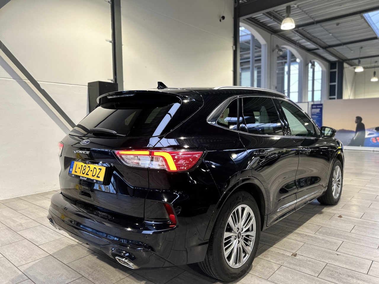 Ford Kuga 2.5 PHEV 225 pk Vignale | Trekhaak | Winter Pack | Adapt. cruise | Leder | Camera's ...