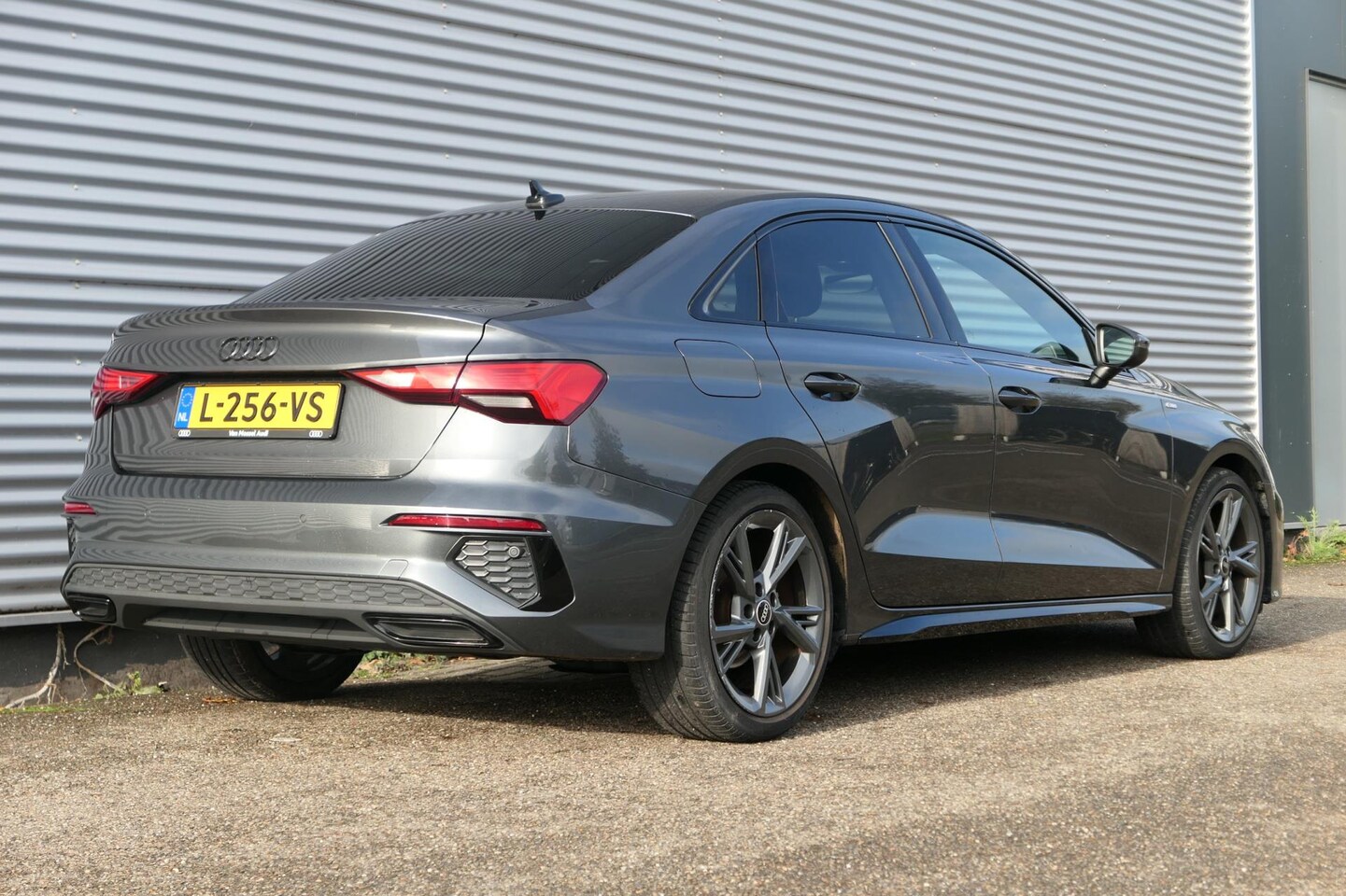 Audi A3 Limousine 35 TFSI edition one S line Matrix Carplay ACC Lane ...