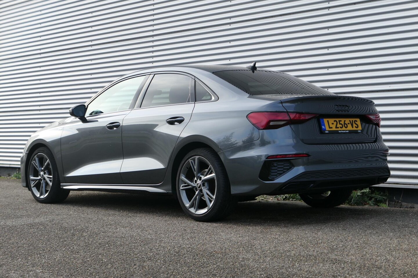 Audi A3 Limousine 35 TFSI edition one S line Matrix Carplay ACC Lane ...