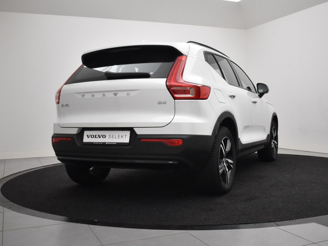 Volvo XC40 B4 AUT(7) PLUS DARK GOOGLE MAPS TREKHAAK STOELVERWARMING ...