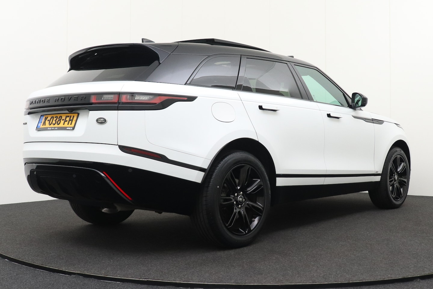 Land Rover Range Rover Velar 2.0 251PK P250 R-Dynamic SE Pano-dak Memory 2020 Benzine - Occasion ...