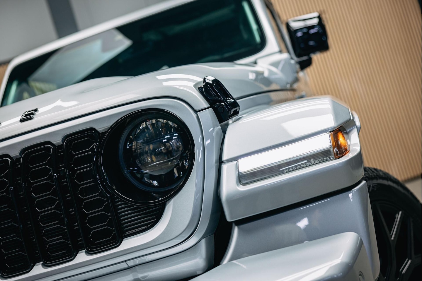 Jeep Wrangler 2.0T Sahara | Corse Edition Custom Made | Hybride | Stuur ...