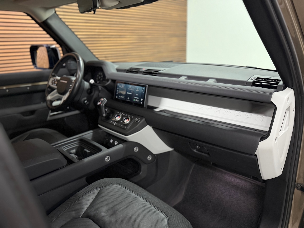 Land Rover Defender 110 2.0 D240 110 SE | Pano | Leer | Trekhaak ...