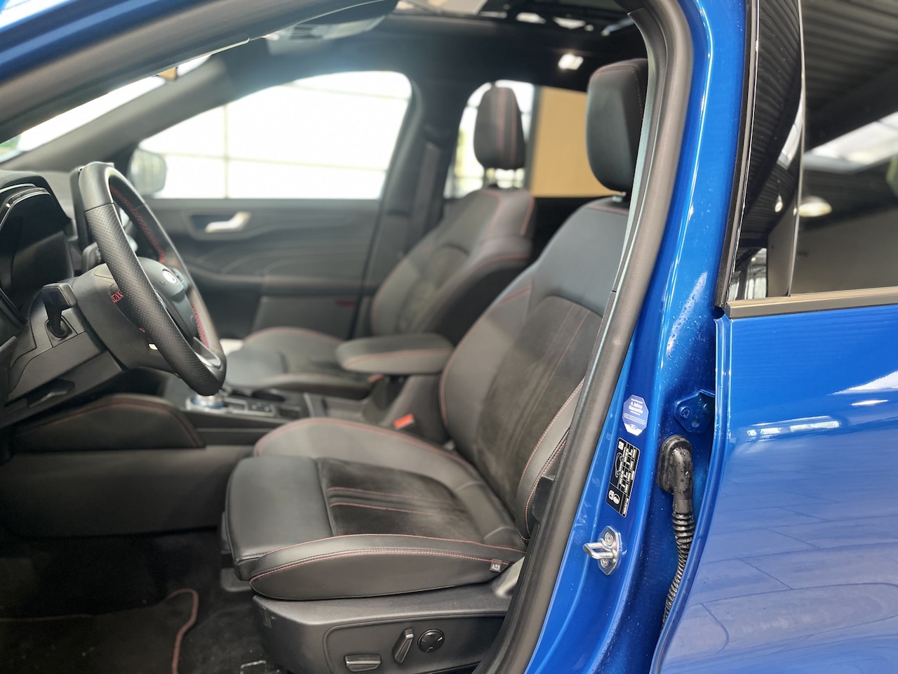 Ford Kuga 2.5 PHEV 243 pk ST-Line X | Winter Pack | AGR stoelen I Pano ...