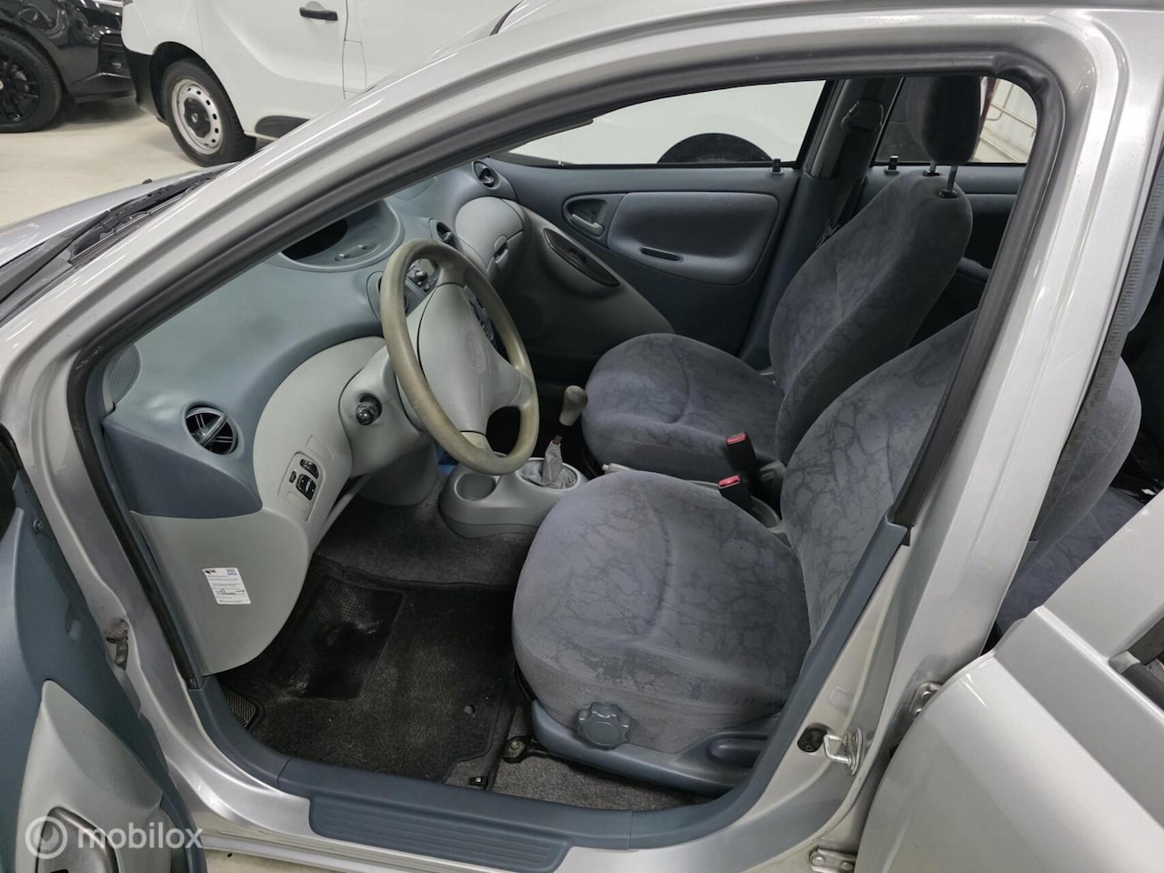 Toyota Yaris 1.3-16V VVT-i Sol Airco 2001 Benzine - Occasion te koop op ...