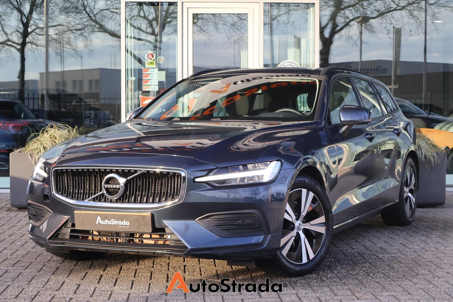 Volvo V60 B3 Momentum Advantage 163pk | LED | Virtual | Trekhaak ...