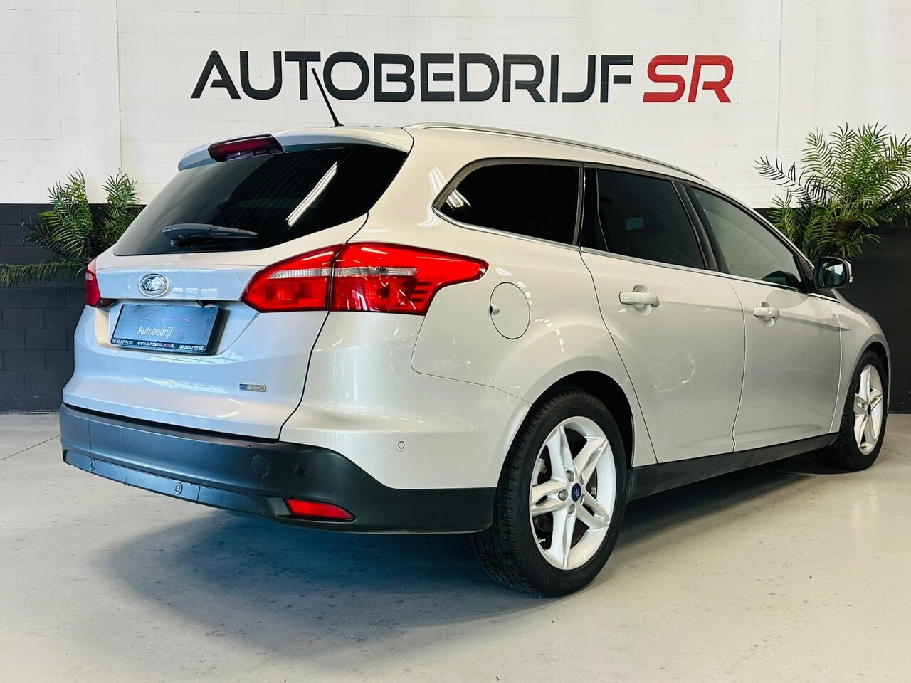 Ford Focus Wagon 1.0 Titanium Trekhaak Camera 17 INCH Elektr Stoelen ...