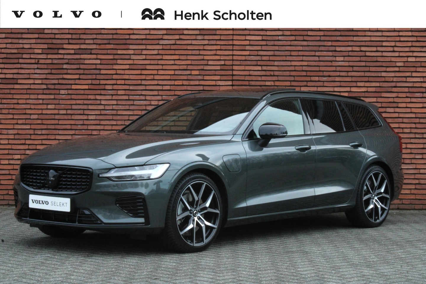 Volvo V60 2.0 T8 Plug-in hybrid AWD Plus Dark Performance Edition ...